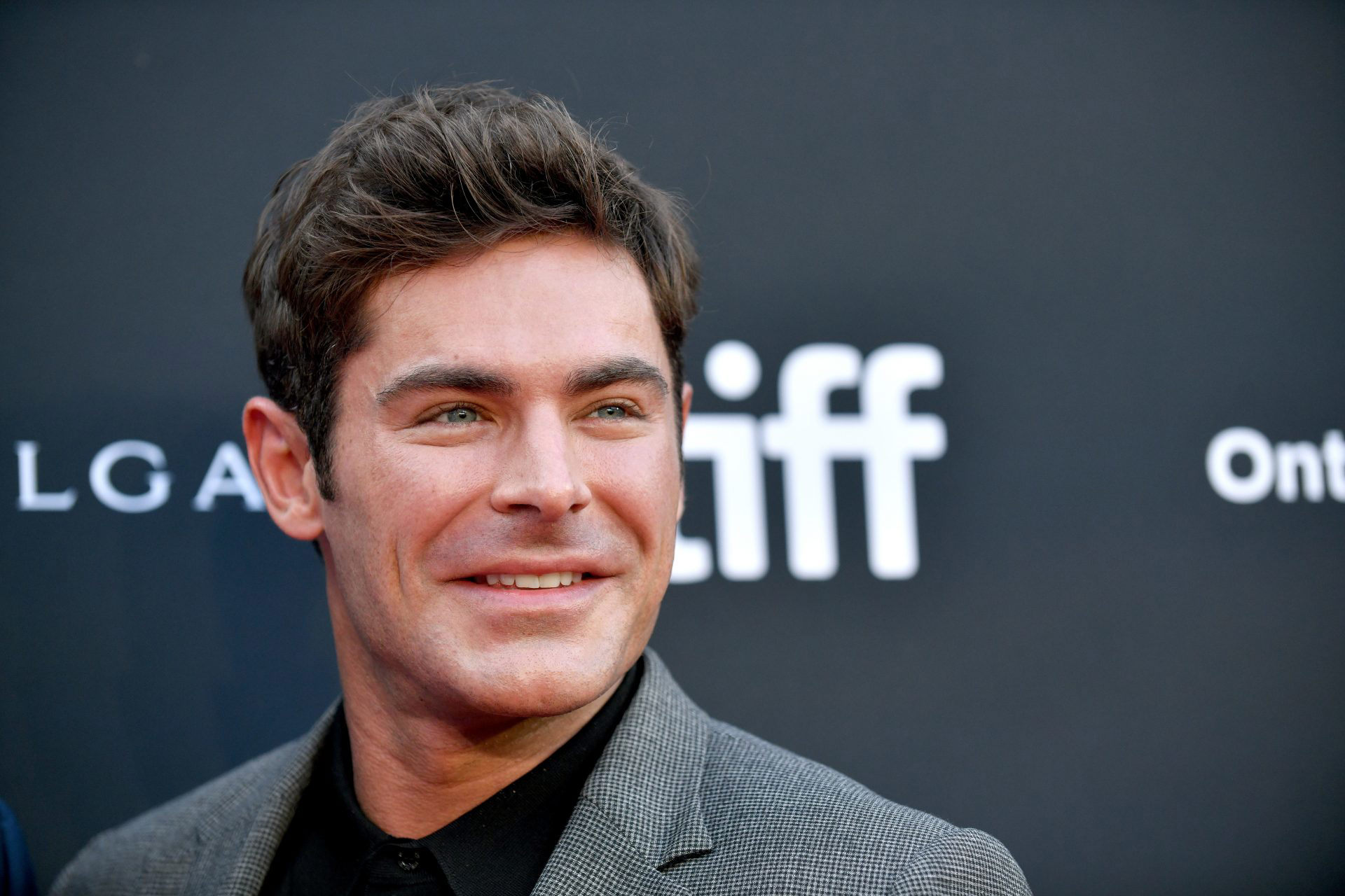La nueva cara de Zac Efron: ¿cirugía o accidente? La nueva cara de Zac Efron: ¿cirugía o accidente?