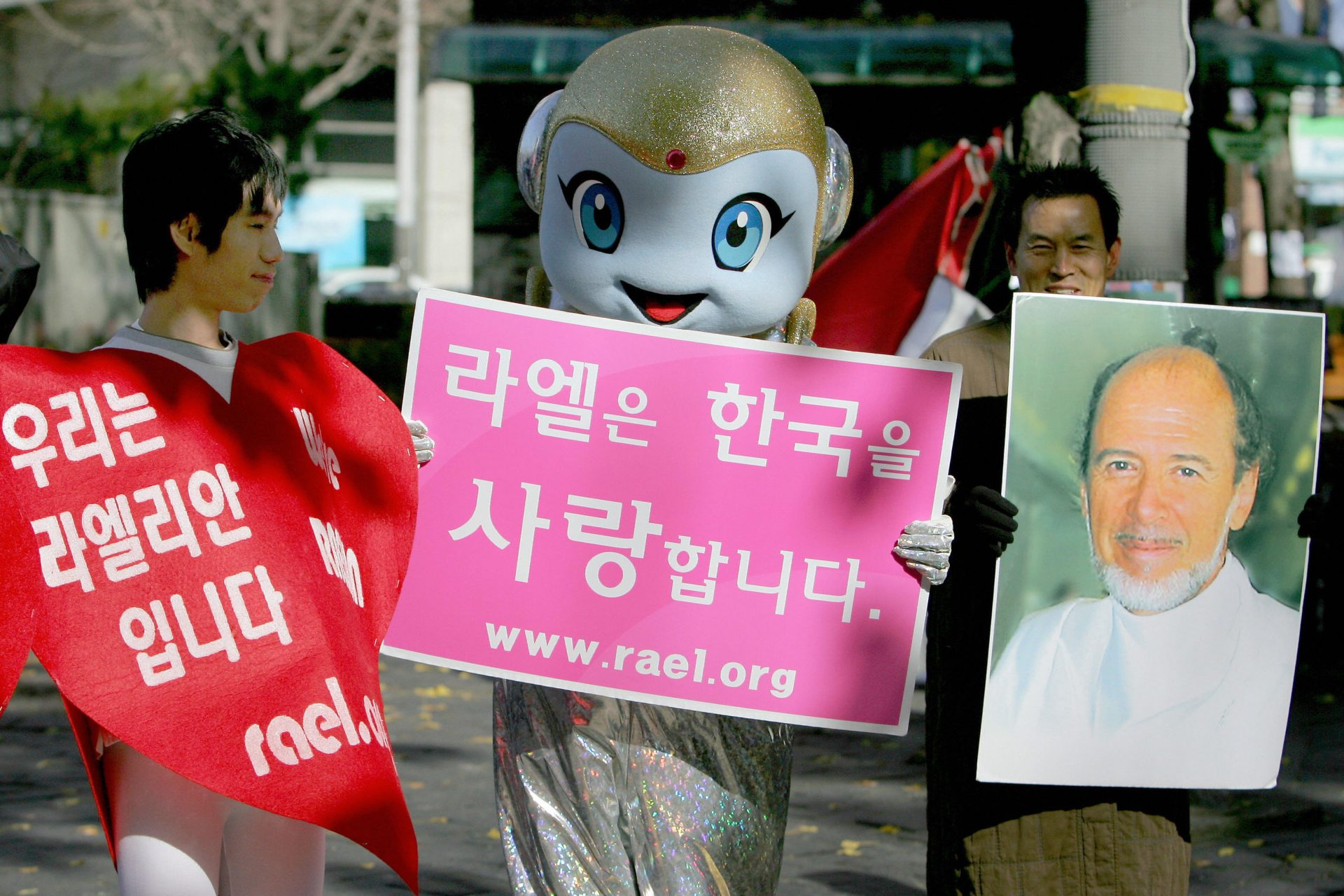 Netflix retrace l'histoire folle de Raël "le prophète des ...