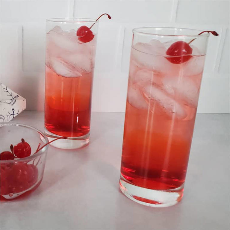 Red Cocktails That are Easy to Make!