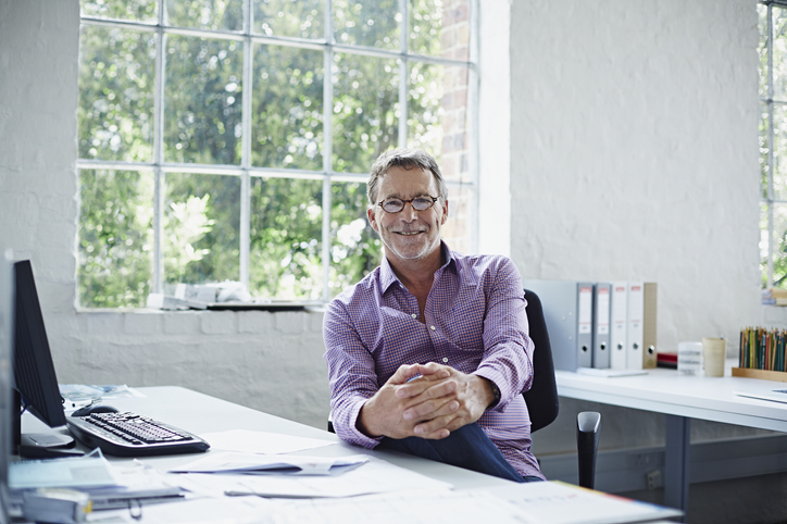 Can I Retire at 62 With $500k in a Roth IRA and $2,000 Monthly Income?