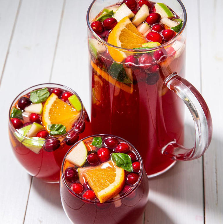33 Christmas party punches that can serve your whole holiday crowd