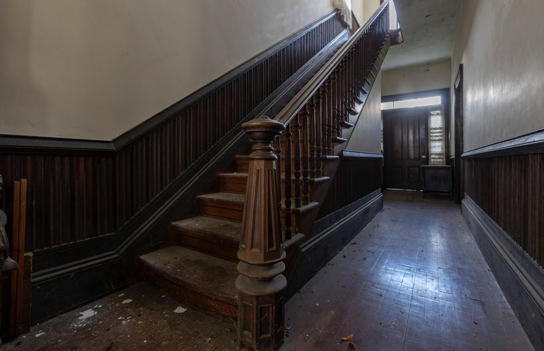 Take a look inside the abandoned Georgia mansion with a tragic nautical ...