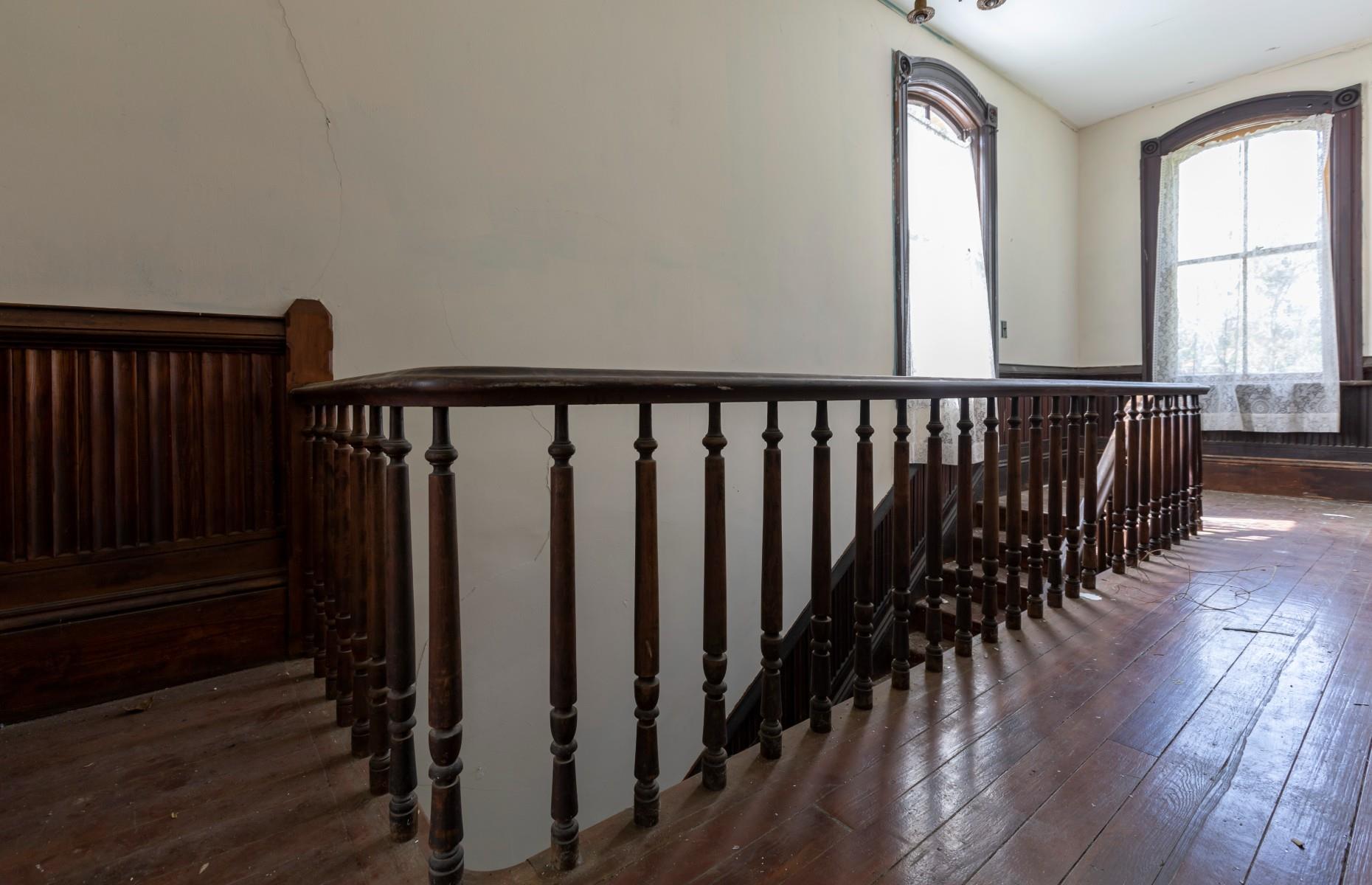 Take a look inside the abandoned Georgia mansion with a tragic nautical ...