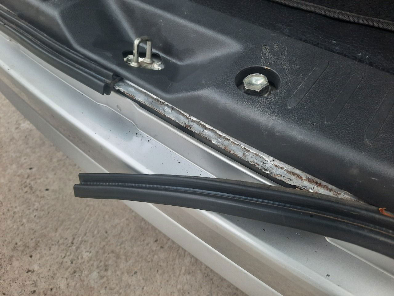 Biar Nggak Kempes, Begini Cara Merawat Karet Pintu Mobil Biar Nggak Kempes, Begini Cara Merawat Karet Pintu Mobil