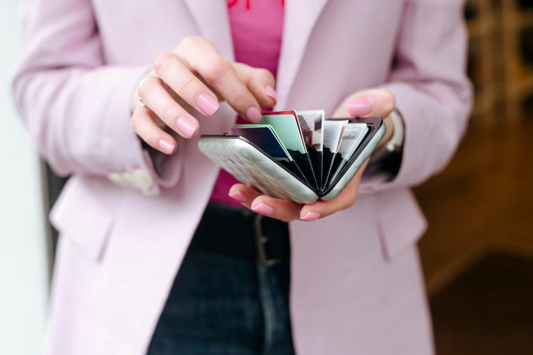 What happens to credit cards after a cardholder dies?