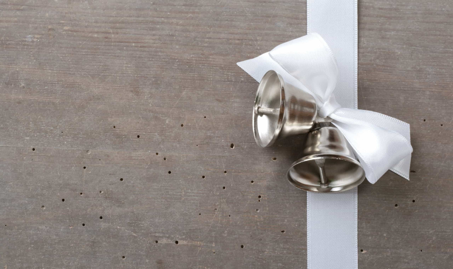 The symbolism of popular wedding traditions