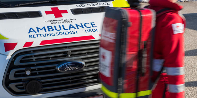 Kind Auf Schutzweg Von Pkw Angefahren Und Verletzt