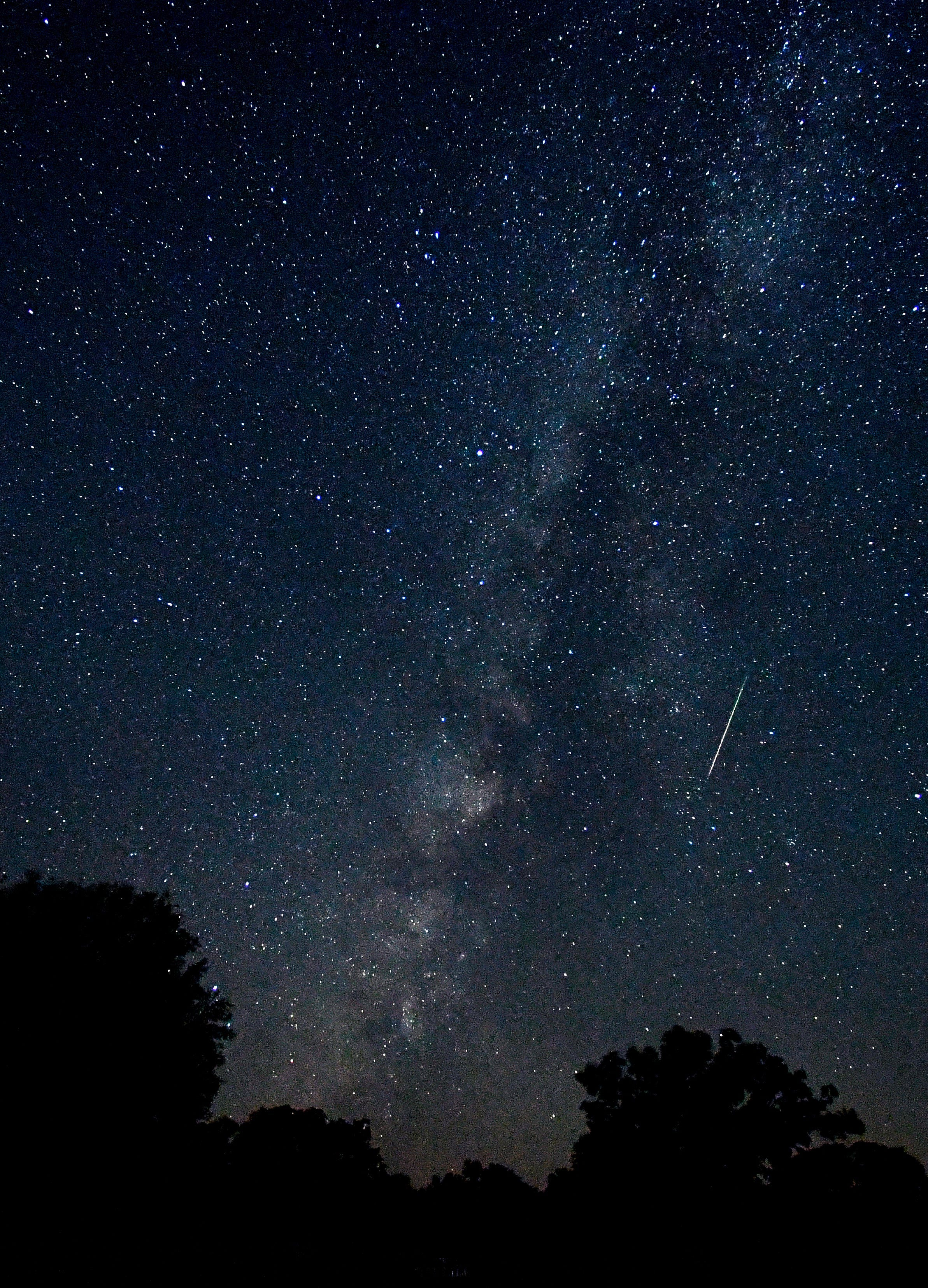 Quadrantids meteor shower can produce 200 shooting stars an hour. When ...
