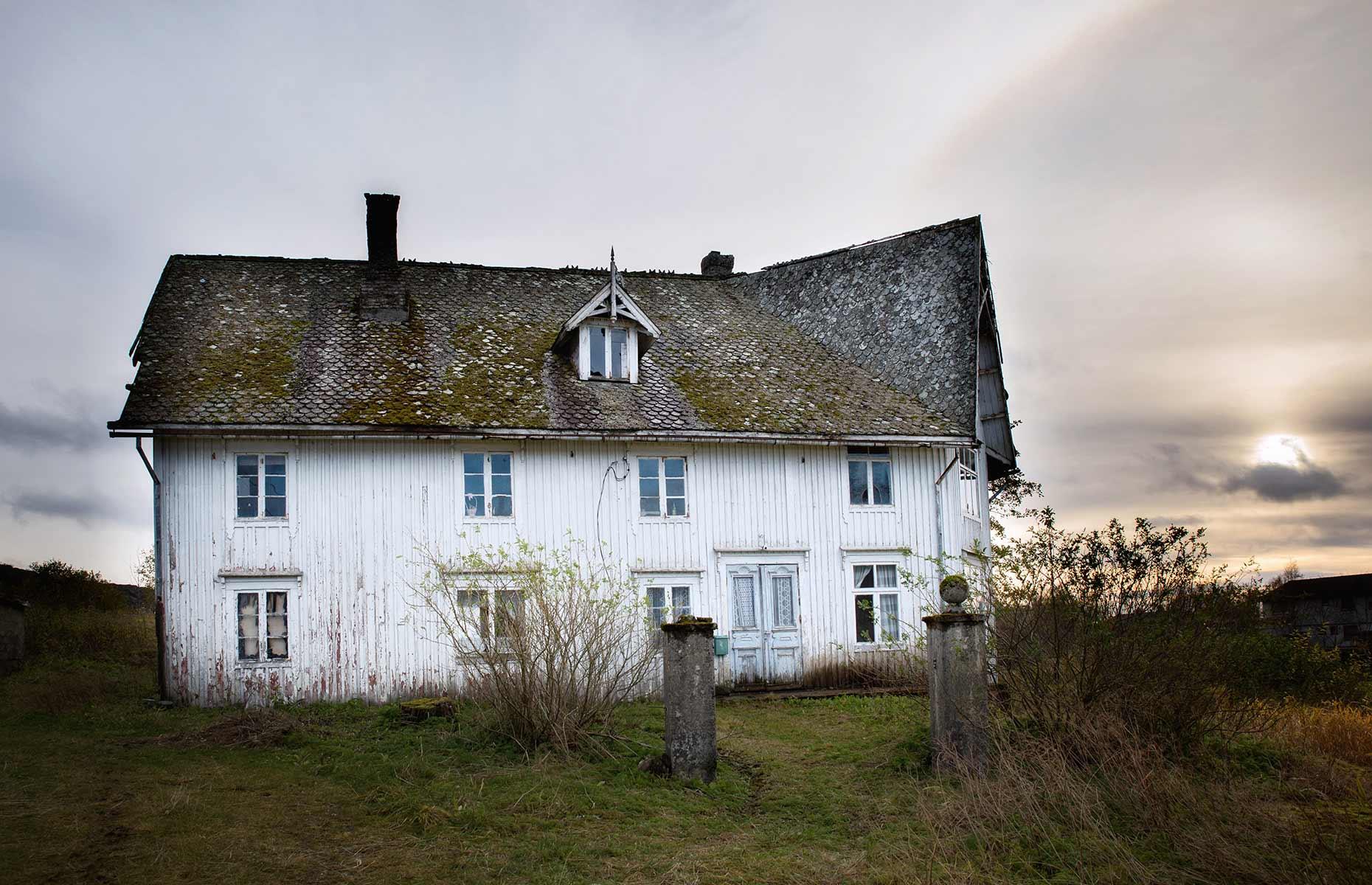 Explore an Arctic home eerily frozen in time