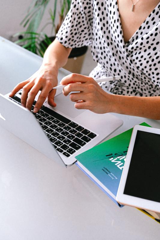 Meredith Young Jewelry Is Hiring A Business / Office Manager In ...