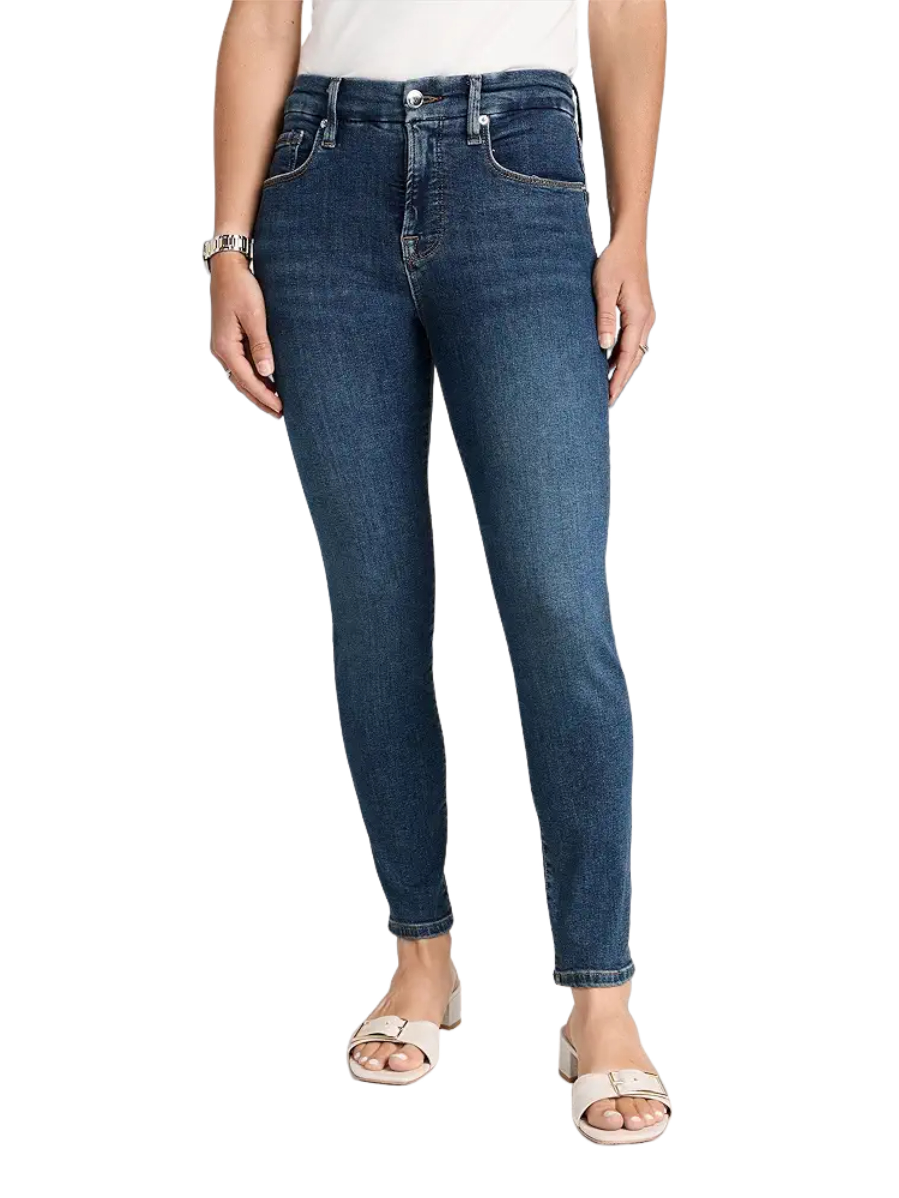 The Best Petite Jeans, Reviewed by a Fashion Editor Under 5'4"