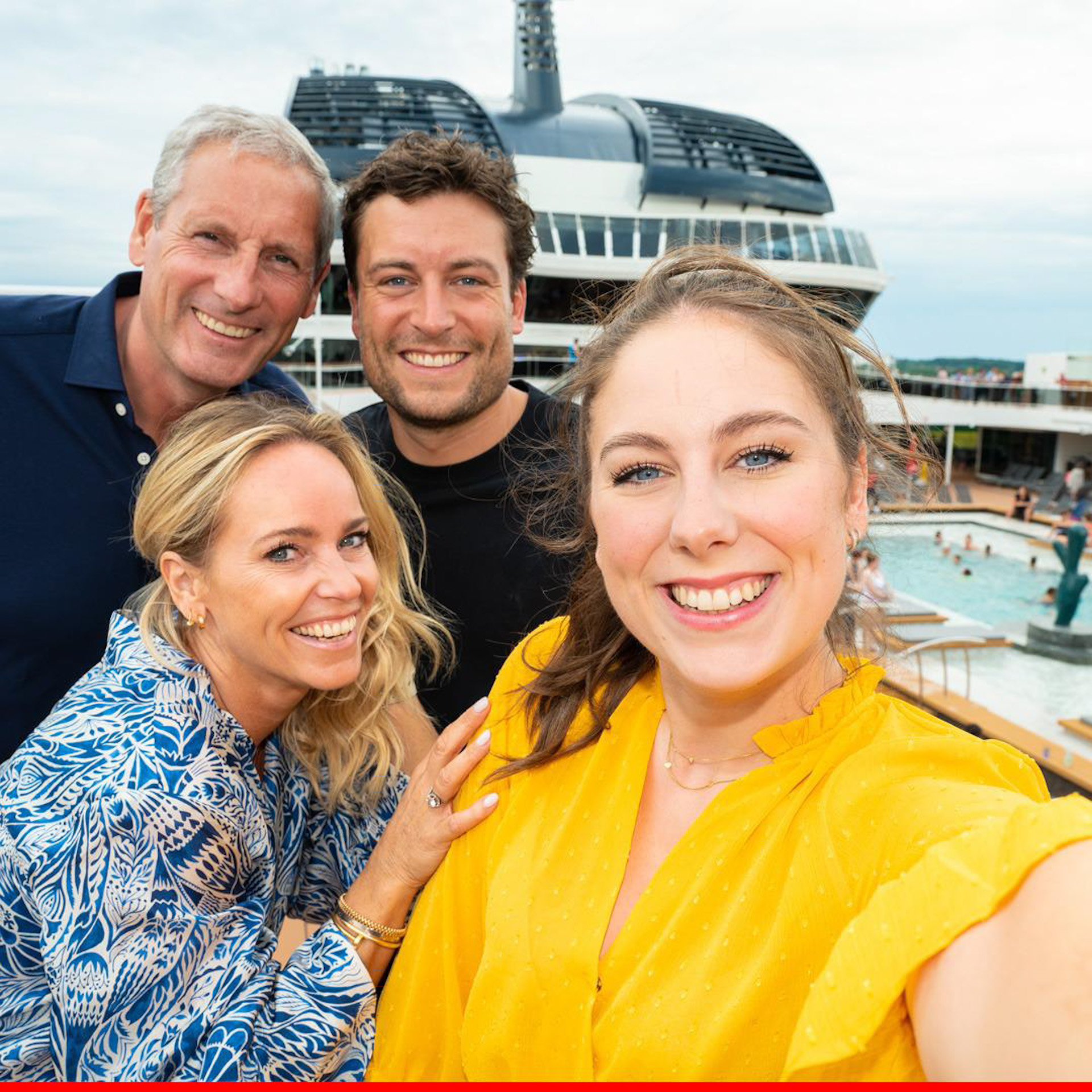 People Who Feel Awkward In Their Own Friend Group Usually Notice These ...