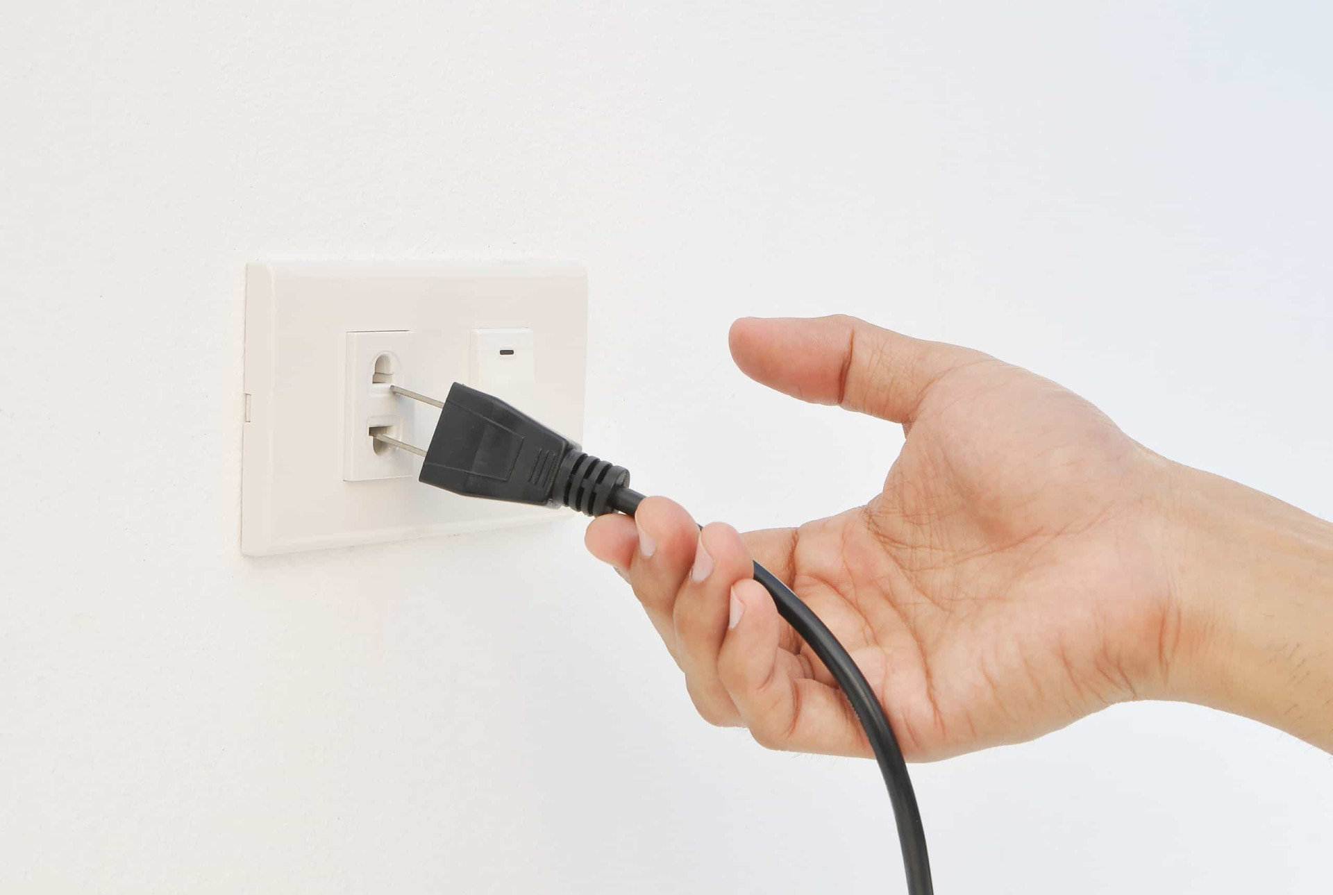 Dangerous things you really shouldn't do during a thunderstorm