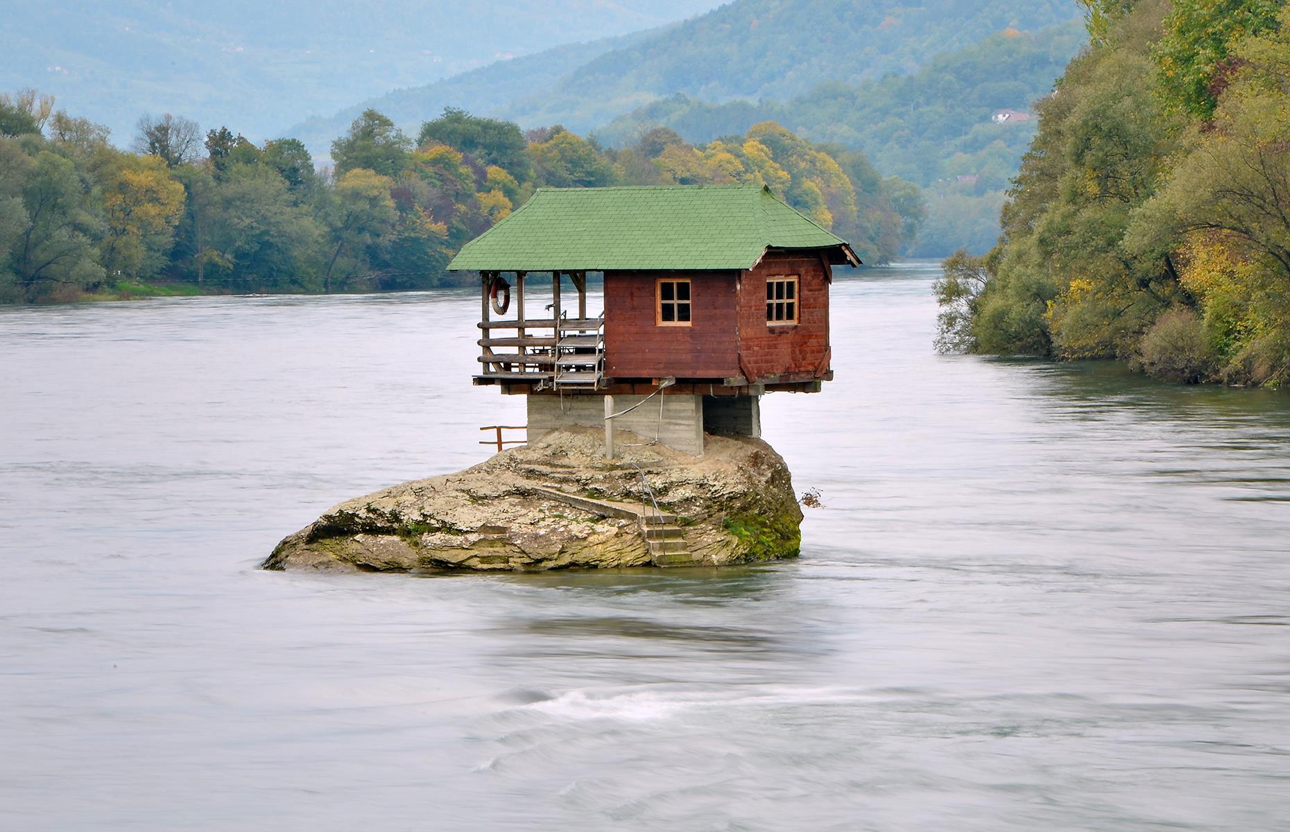 Amazing homes built in the most unlikely locations