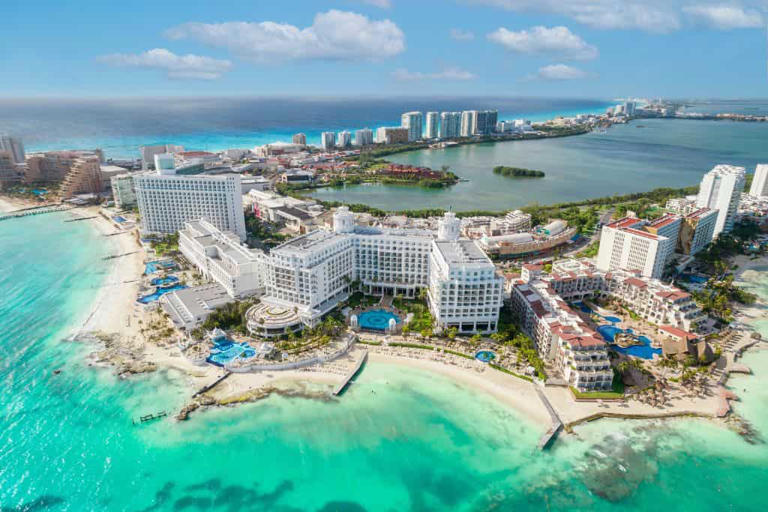 Cancun or Cozumel: Which is the Better Choice?
