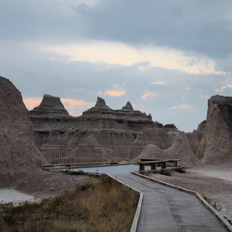 Your complete Badlands hiking guide: From easy boardwalks to ...