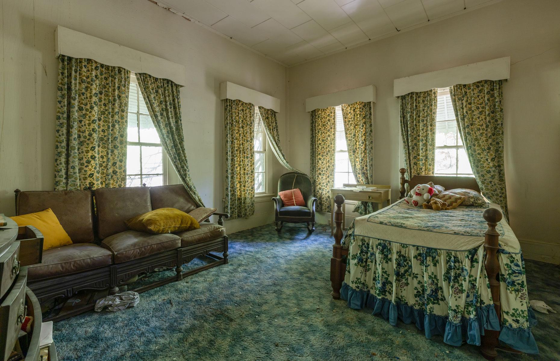 This decaying woodland home in Georgia is a treasure trove of forgotten ...