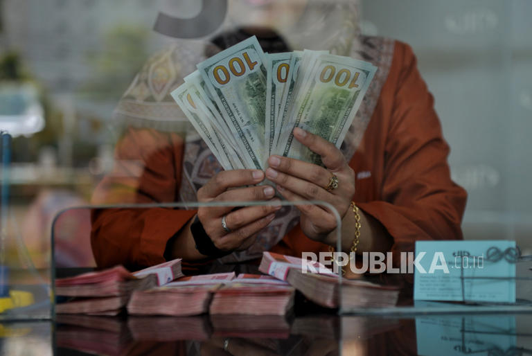 Kekhawatiran Perang Dagang Meningkat, Rupiah Melemah