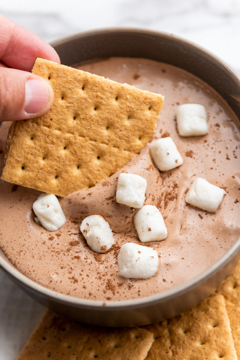 An Easy Hot Cocoa Dip for Christmas