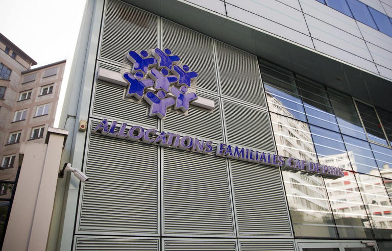 CAF : Certains Français vont recevoir 833 euros en avril, êtes-vous ...