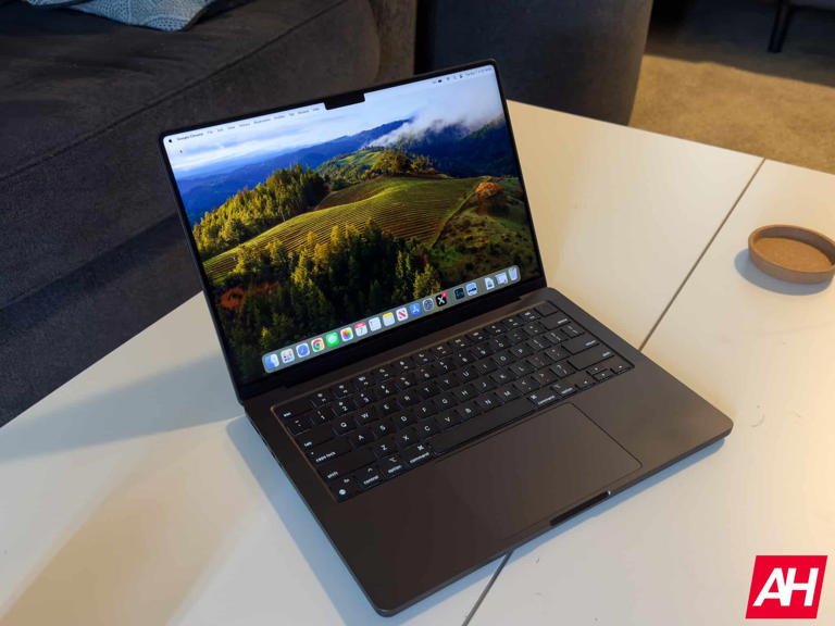 Apple’s first-ever MacBook Pro with OLED display may land later than ...