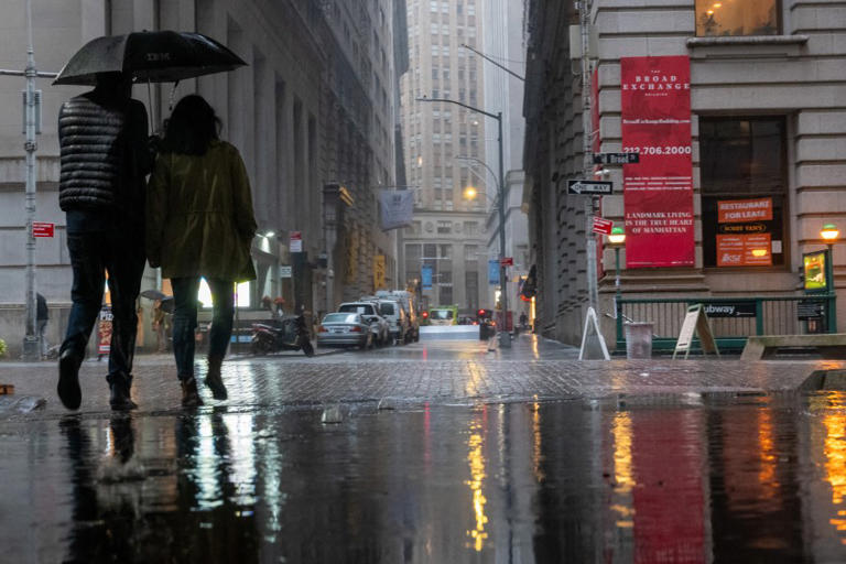 Heavy wind and storms arrive in New York City