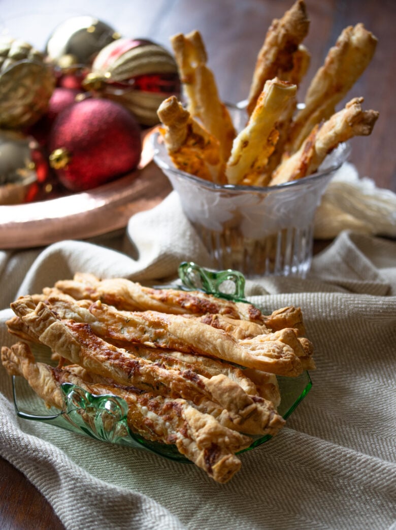 Cheese And Rosemary Breadsticks – Easy Last-Minute Appetizers