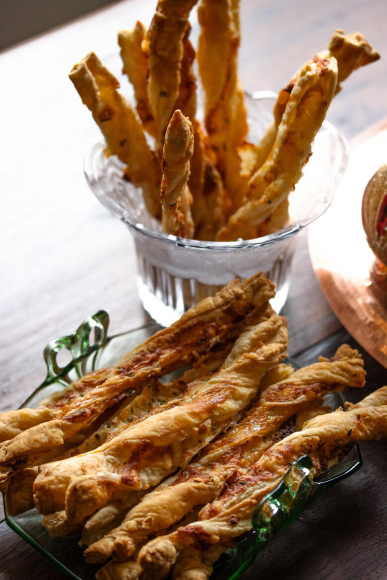 Cheese And Rosemary Breadsticks – Easy Last-Minute Appetizers