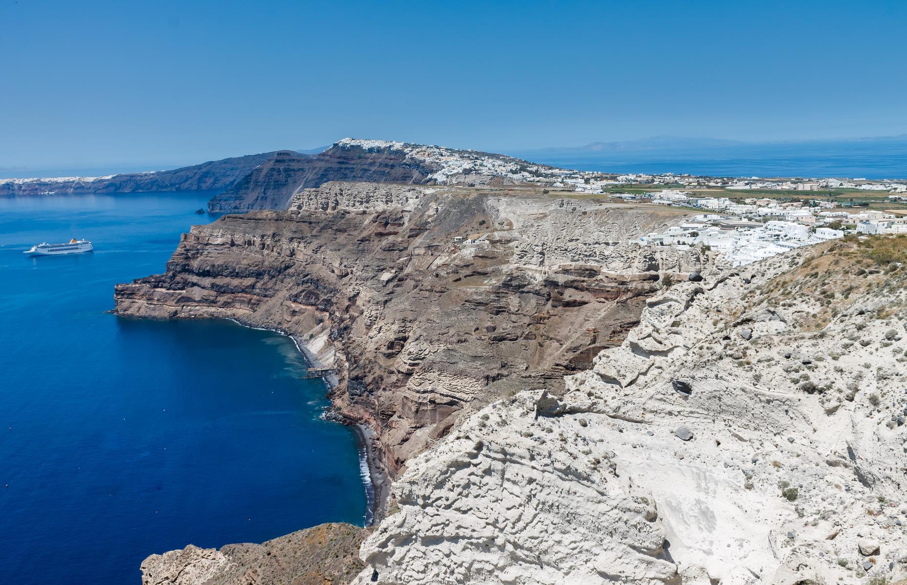 Stunning photos of ruins lost to nature's grasp