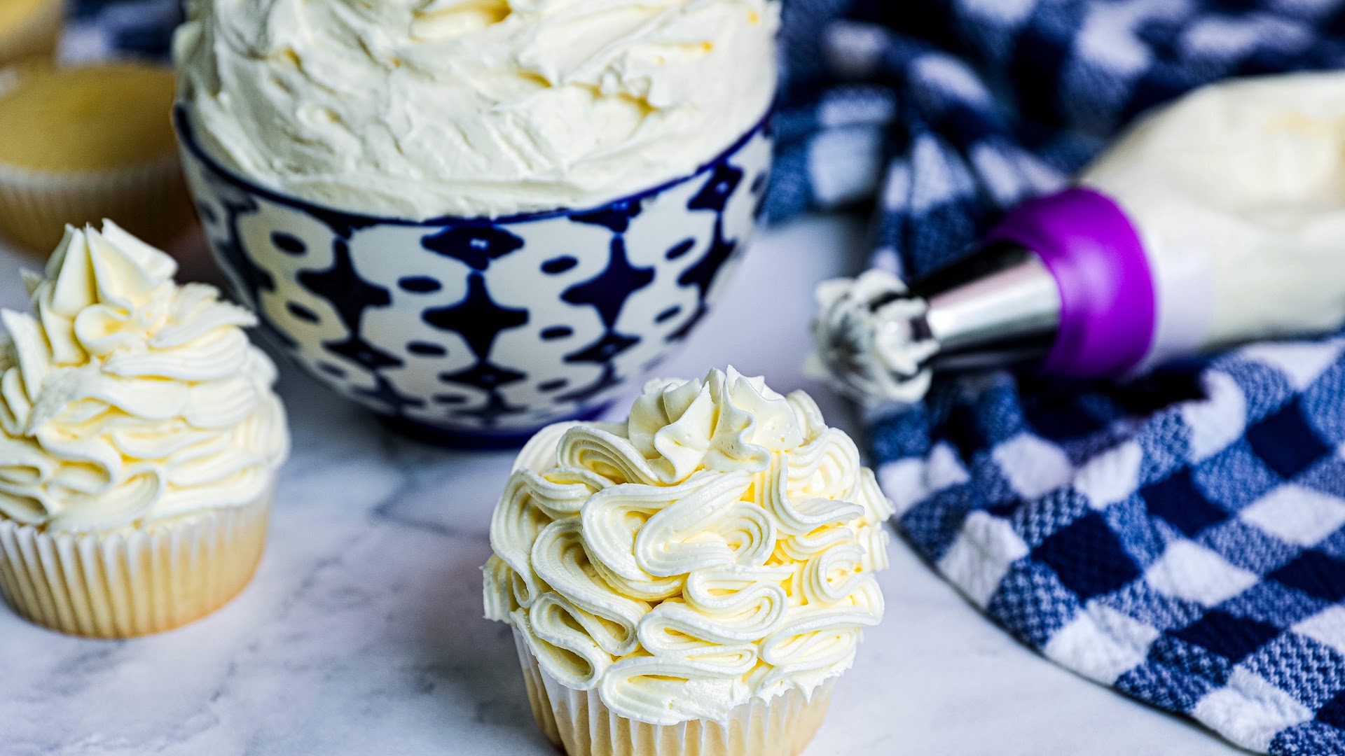 A Versatile Buttercream Frosting That Can Be Used On Cakes Or Cupcakes ...