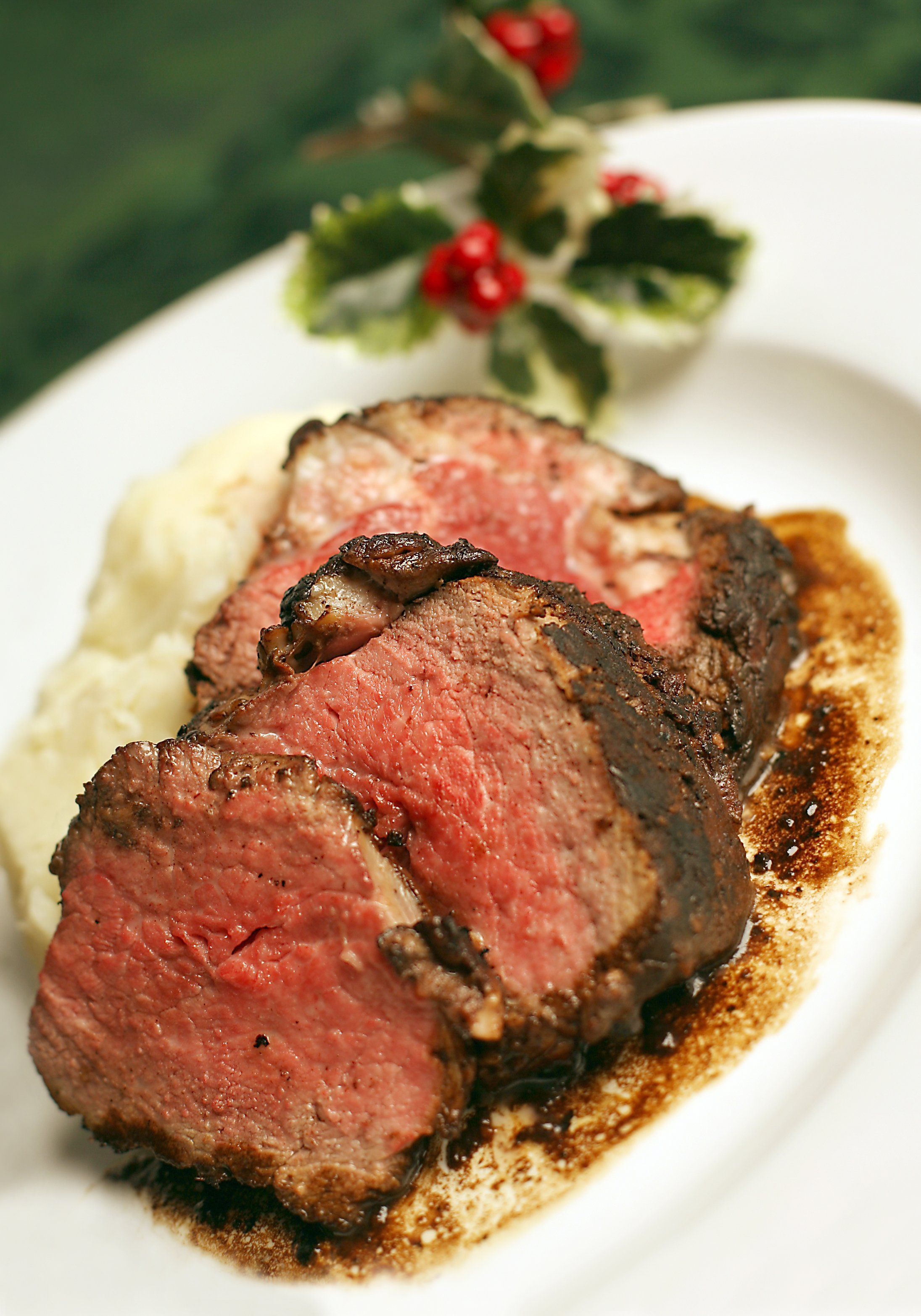 How to slow-roast beef tenderloin to perfection: Tips and recipes