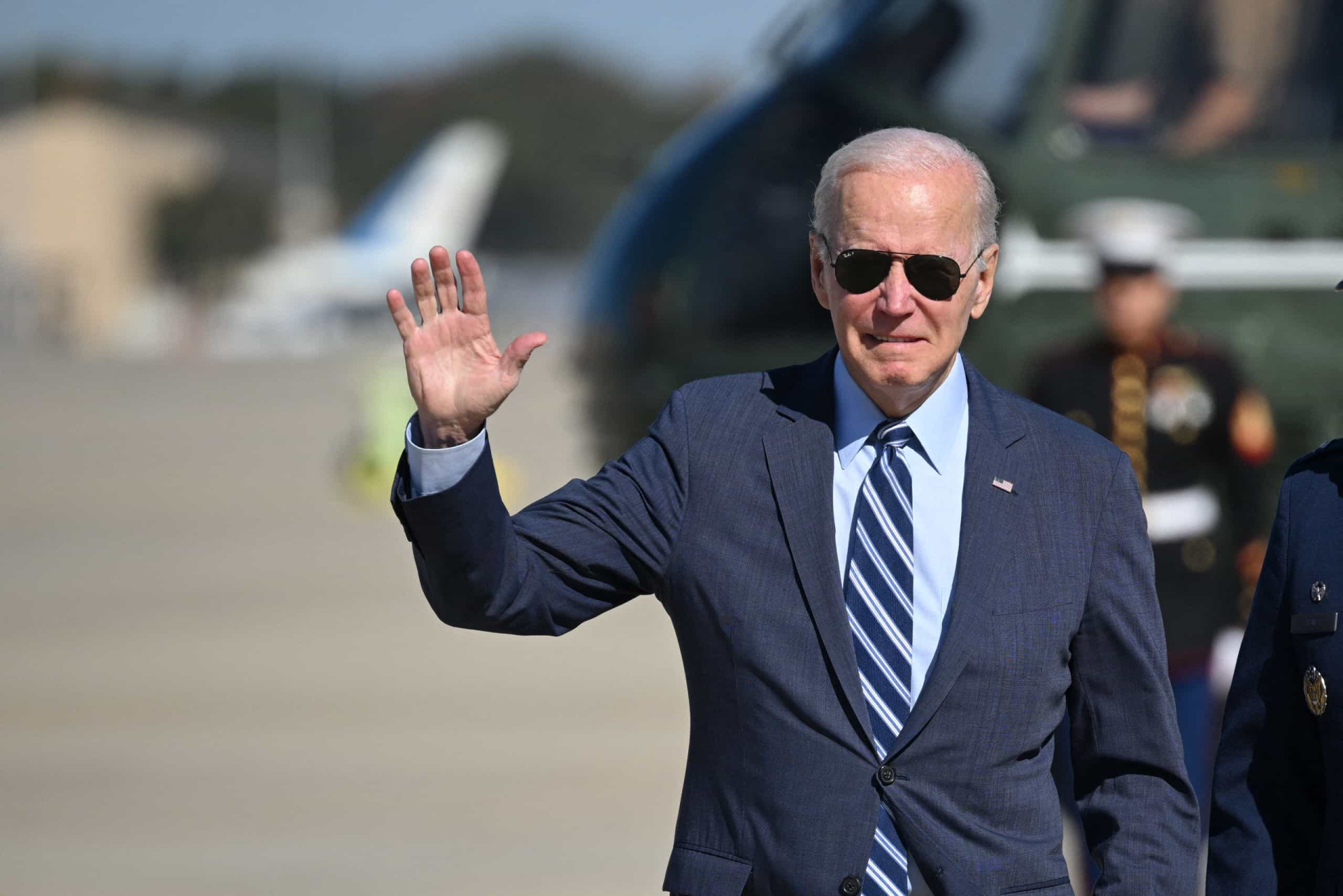 The secret body language of politicians