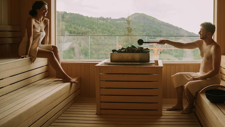 Saunieren für das Immunsystem: Die schönsten Natursaunas der Schweiz