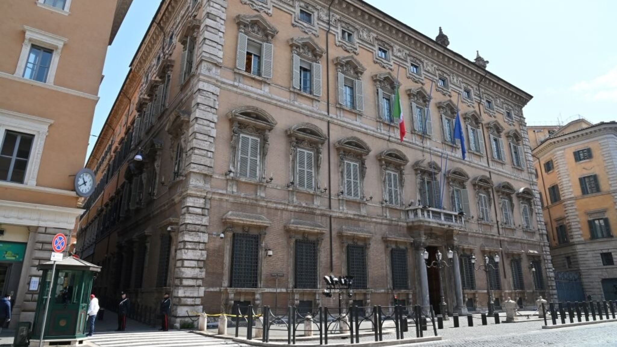 Tregua armata sulla manovra: liti in stand-by ma FI non molla su banche ...