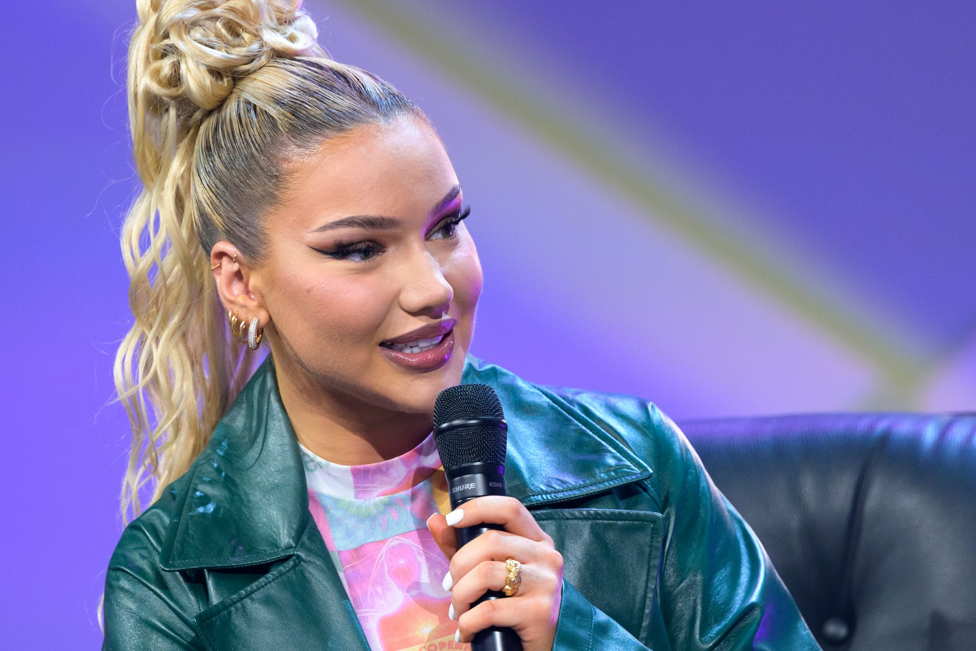 Von YouTube zur Bühne: Die Erfolgsgeschichte von Shirin David