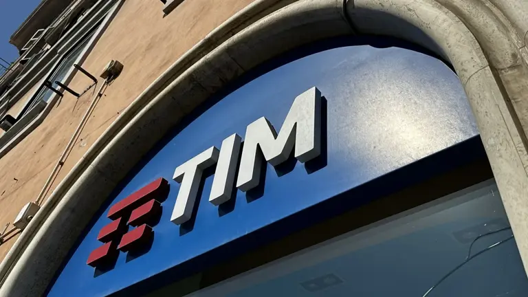 Tim, accordo con Apple. Cosa fa il titolo in Borsa e le ipotesi sul ...