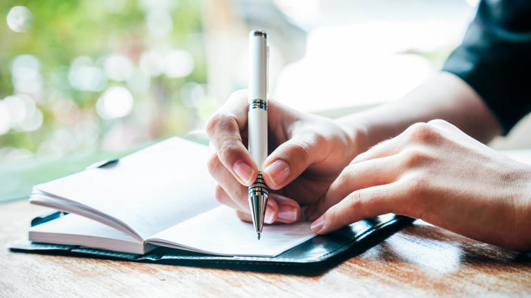 I’ve tested every major AI chatbot in 2025 — these 5 prompts never fail me