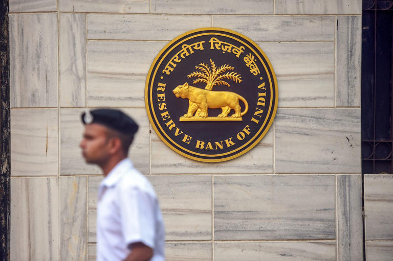 Govt extends tenure of RBI Deputy Governor Swaminathan J for two years