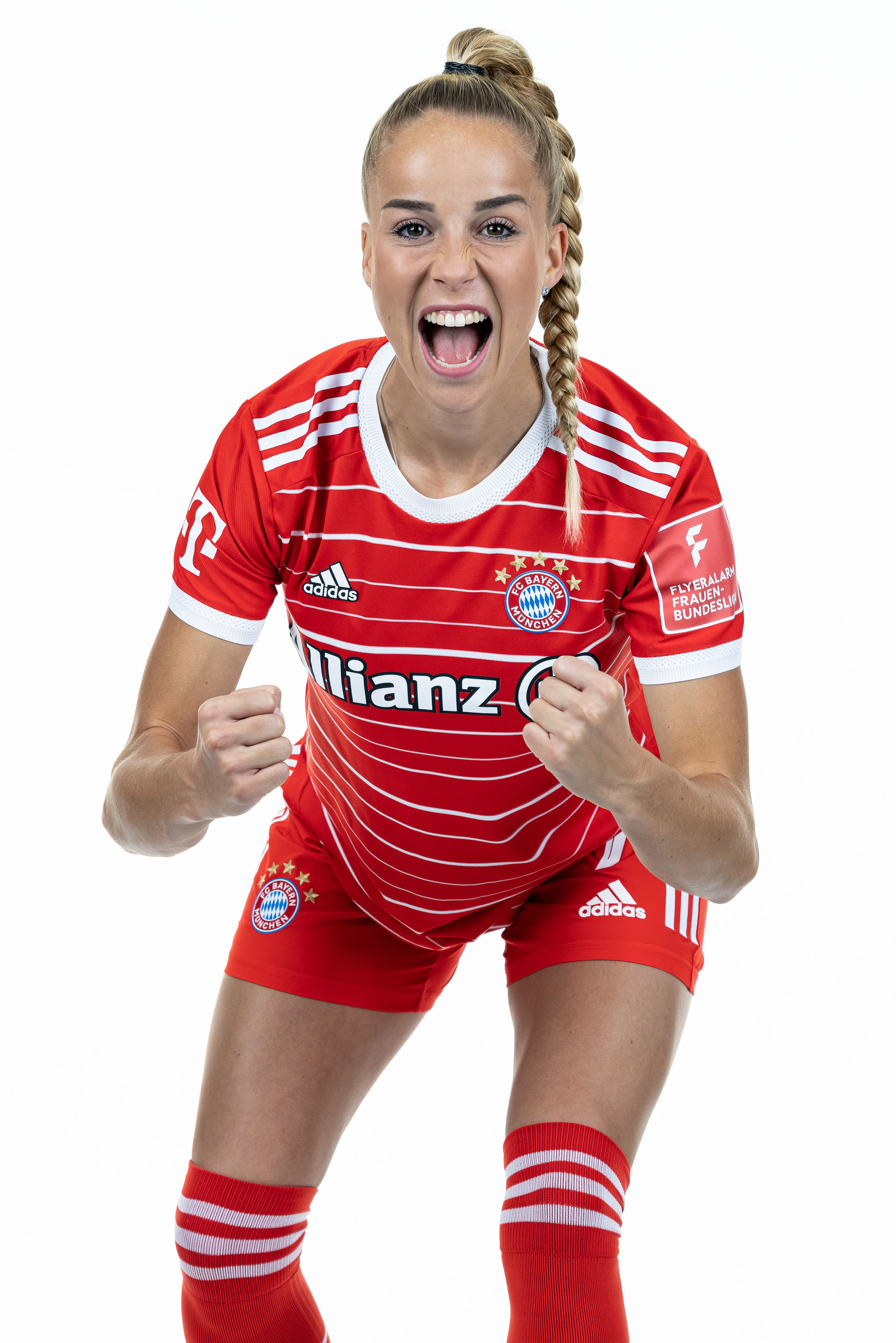 German soccer star Giulia Gwinn in images