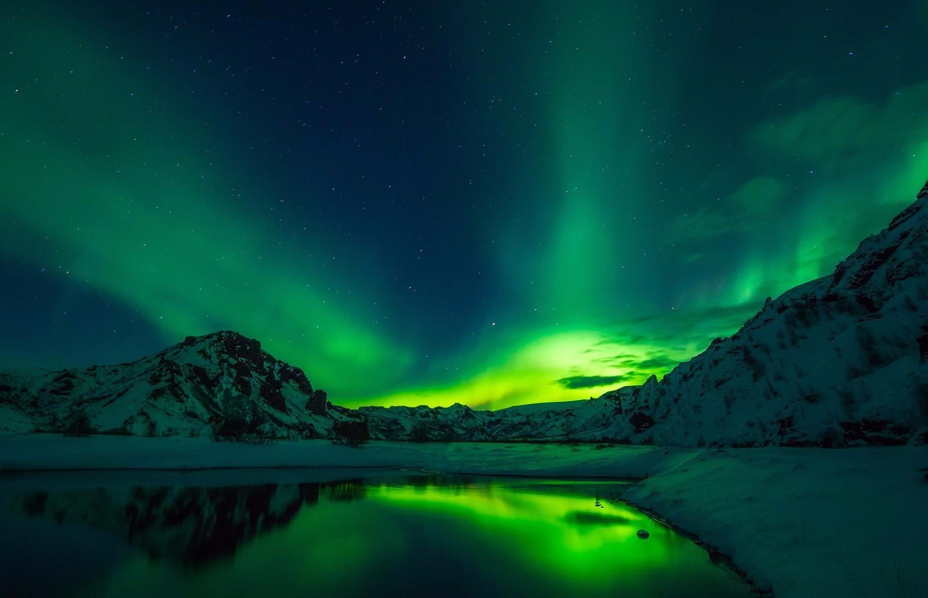 Which Canadian experiences made our ultimate travel bucket list?