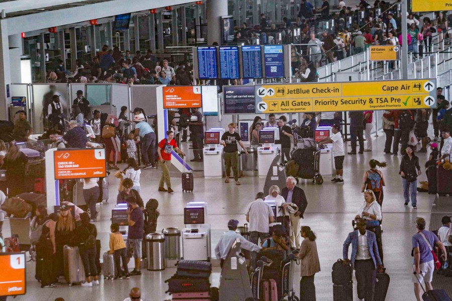 Flights delayed over 2 hours at JFK, LGA and Newark due to wind: FAA