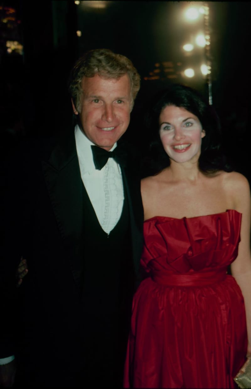 The Tragic Death Of Wayne Rogers - "Captain 'Trapper' John McIntyre"