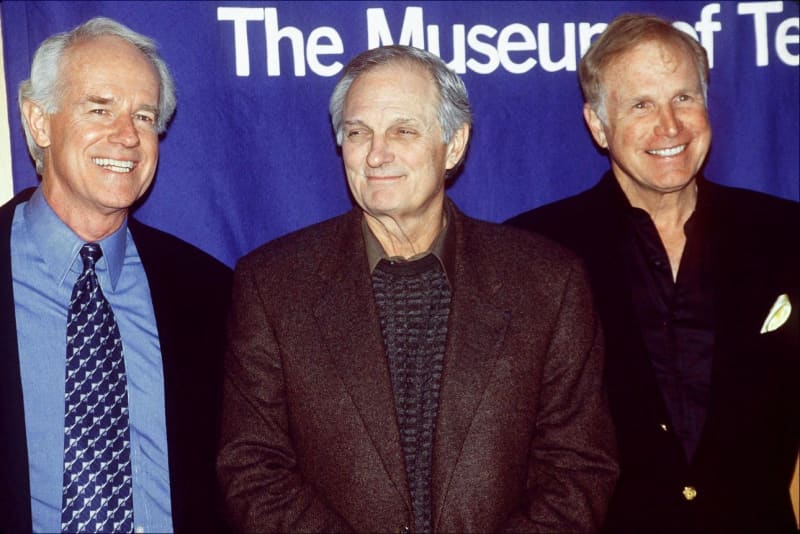 The Tragic Death Of Wayne Rogers - "Captain 'Trapper' John McIntyre"