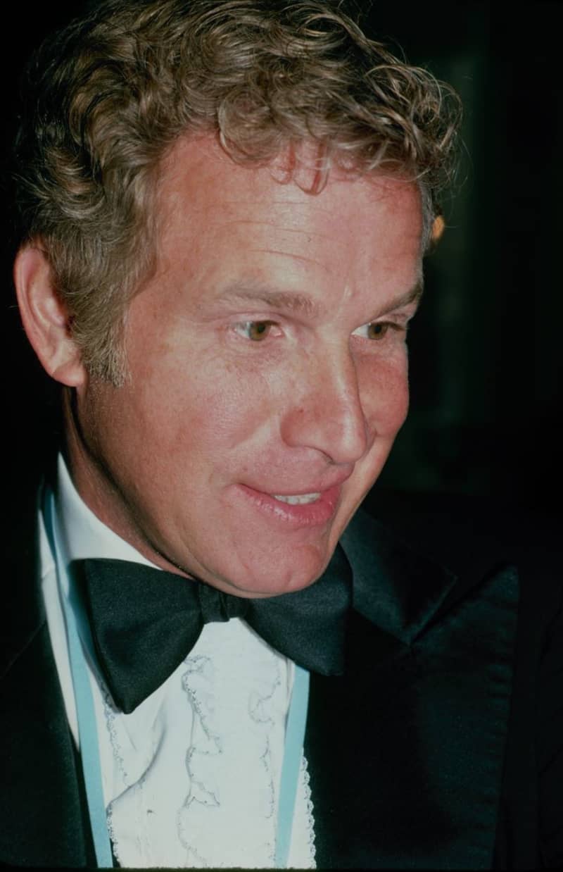 The Tragic Death Of Wayne Rogers - "Captain 'Trapper' John McIntyre"