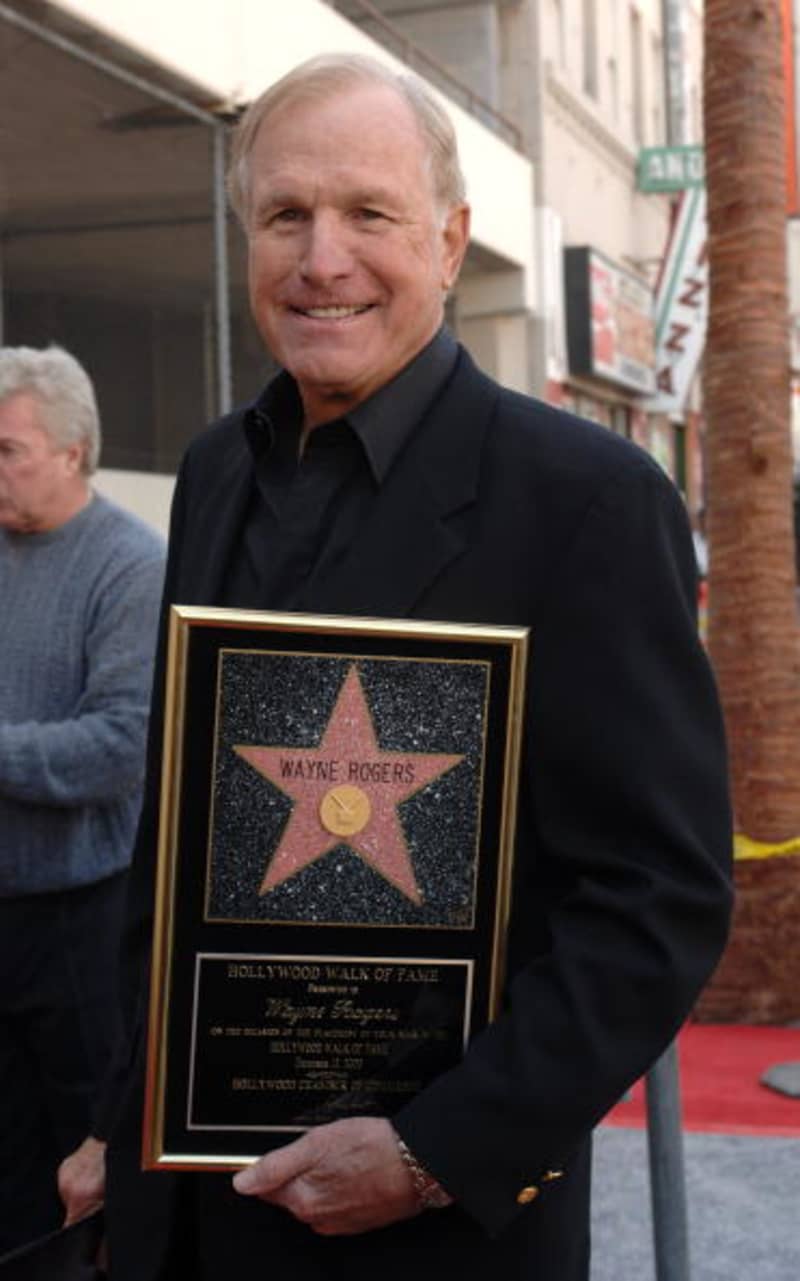 The Tragic Death Of Wayne Rogers - "Captain 'Trapper' John McIntyre"