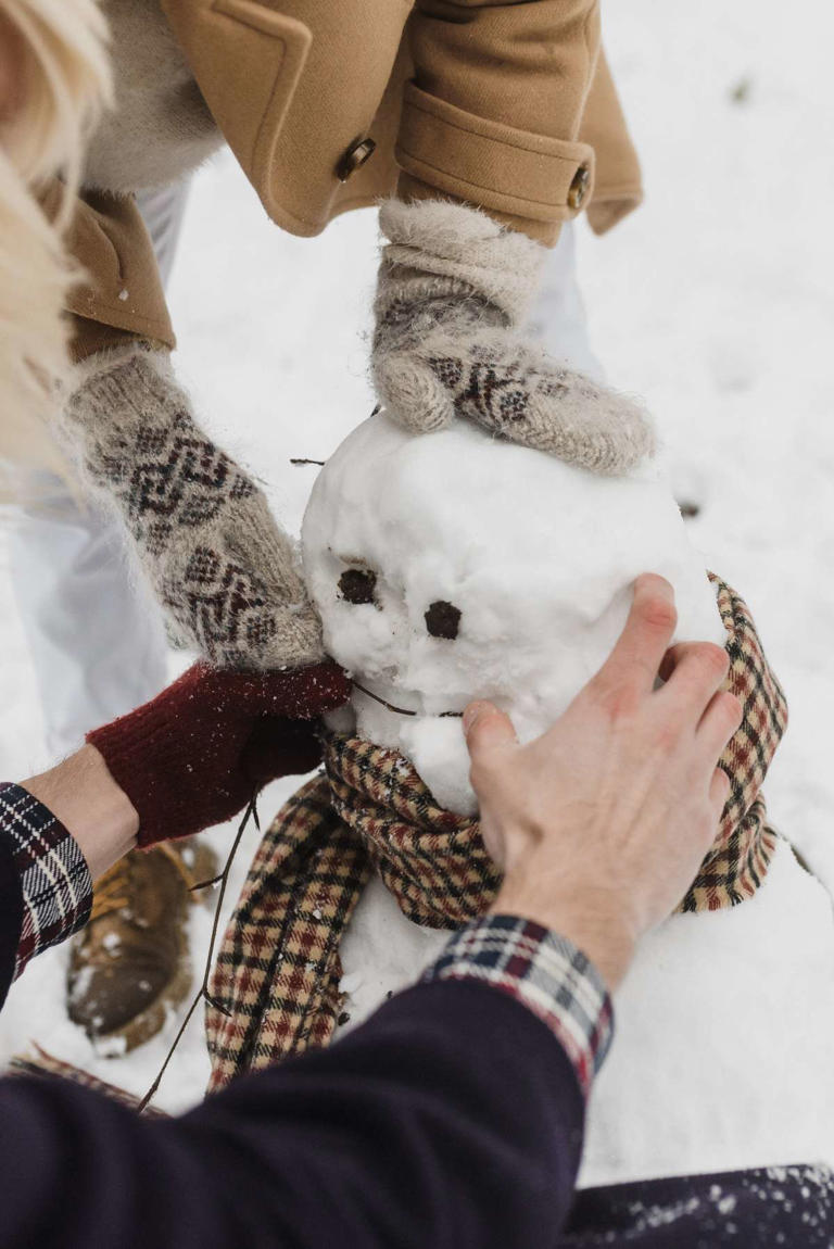 6 Easy Tips for How to Make a Snowman