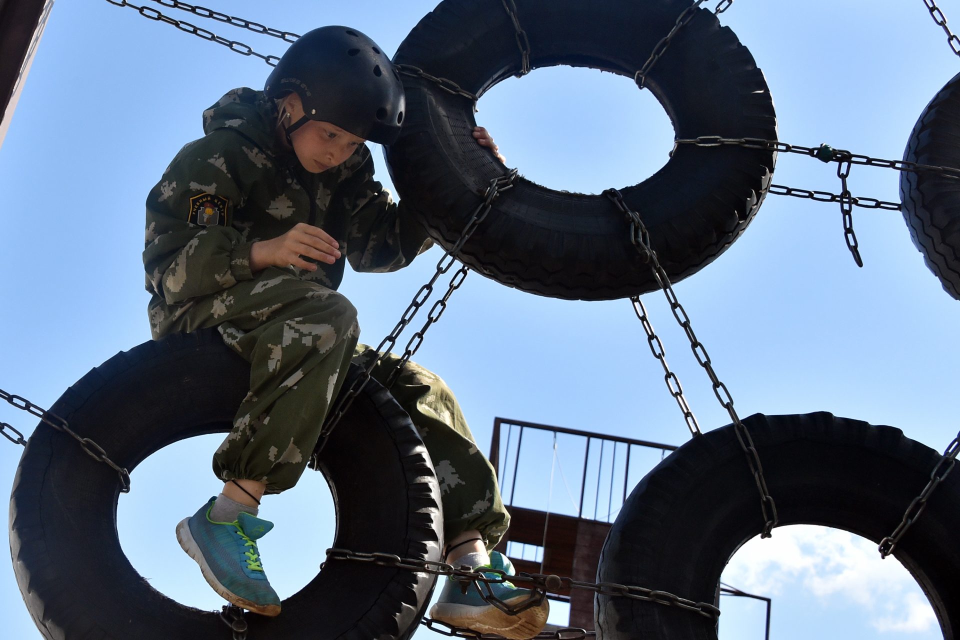 Le plan de Vladimir Poutine consistant à apprendre aux lycéens à se ...