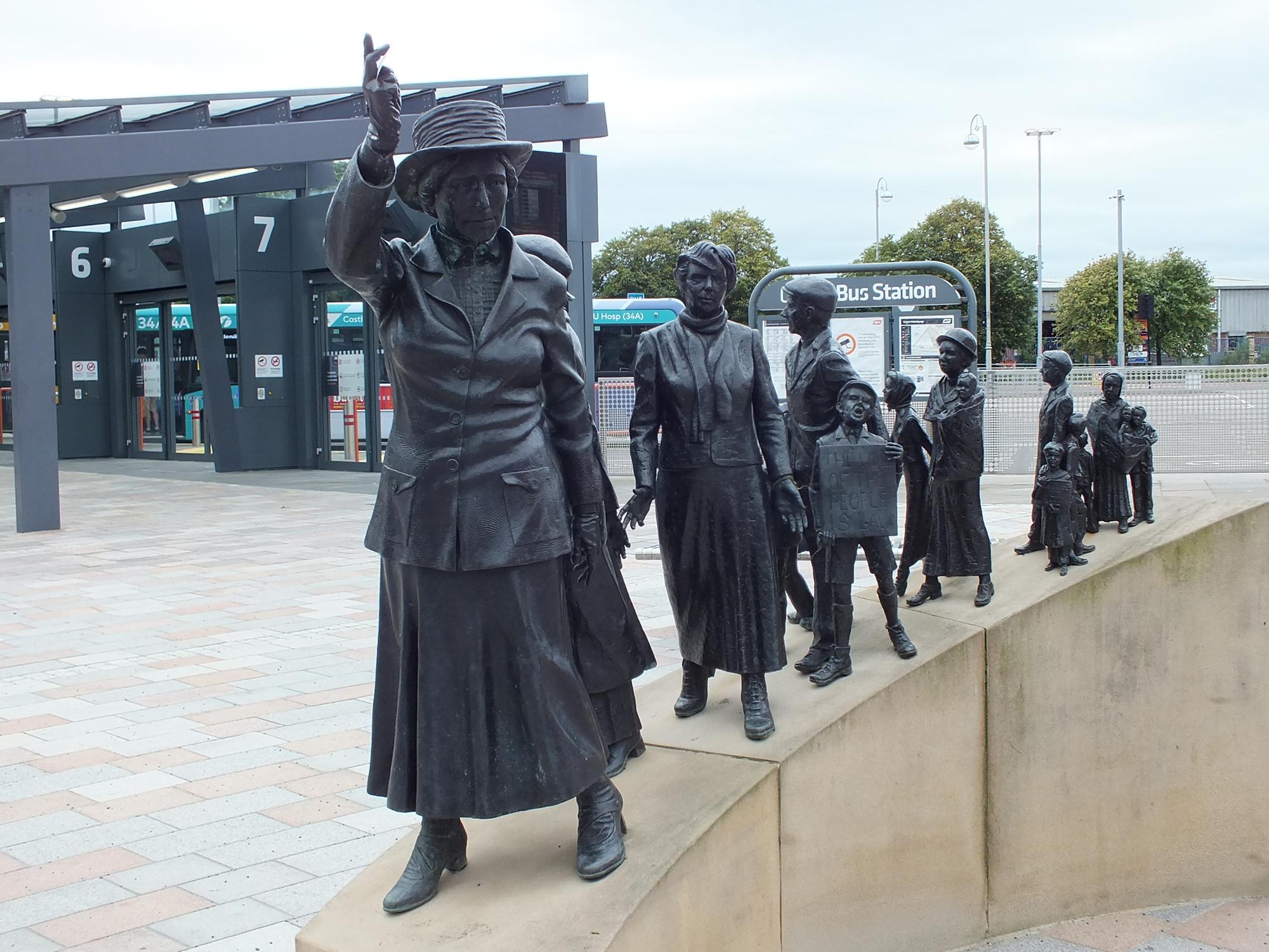 Landmarks in Glasgow: The story behind 8 city statues that you may not ...