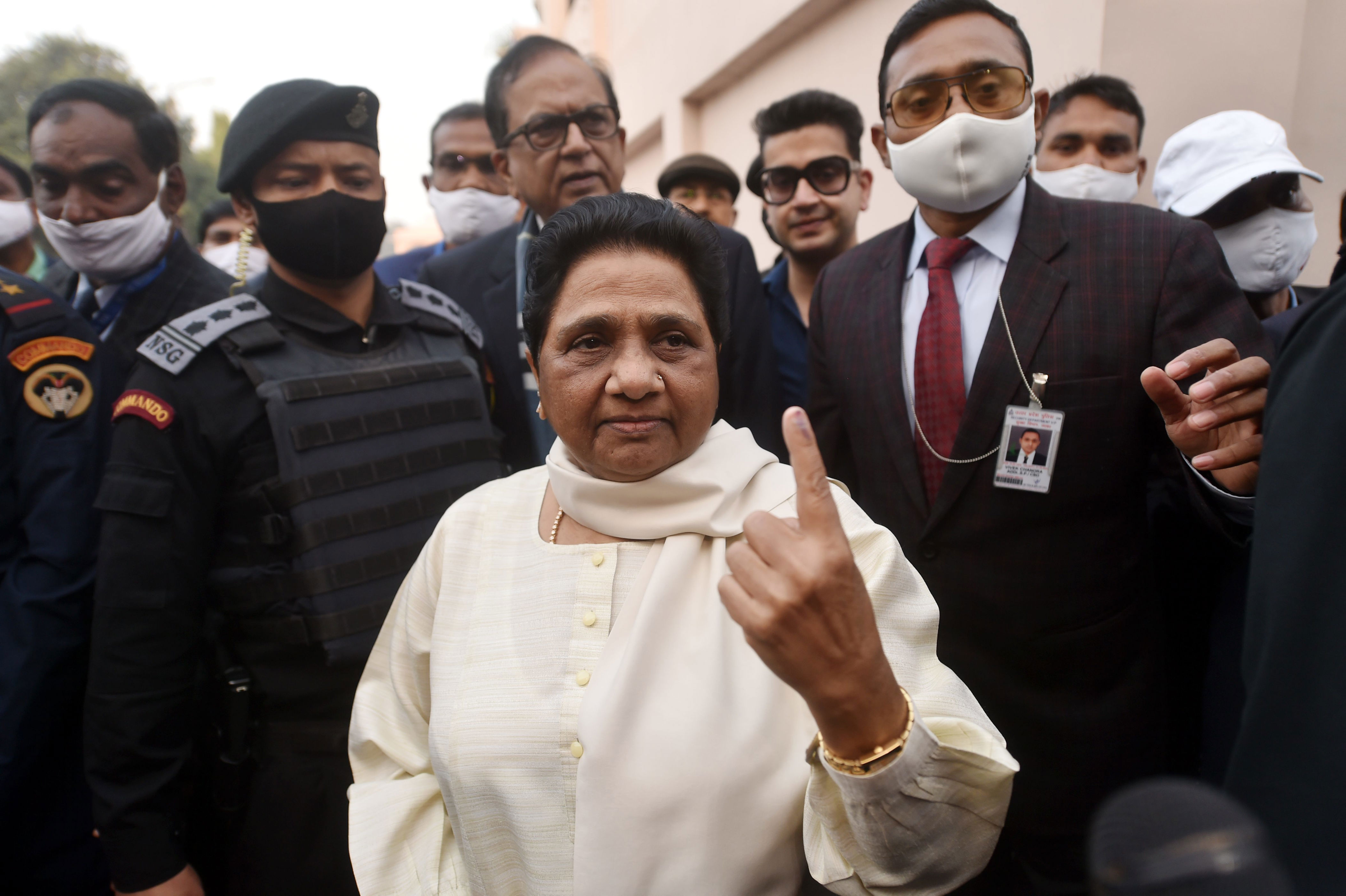 Mayawati urges Dalit leaders to break ties with Congress, 'casteist ...