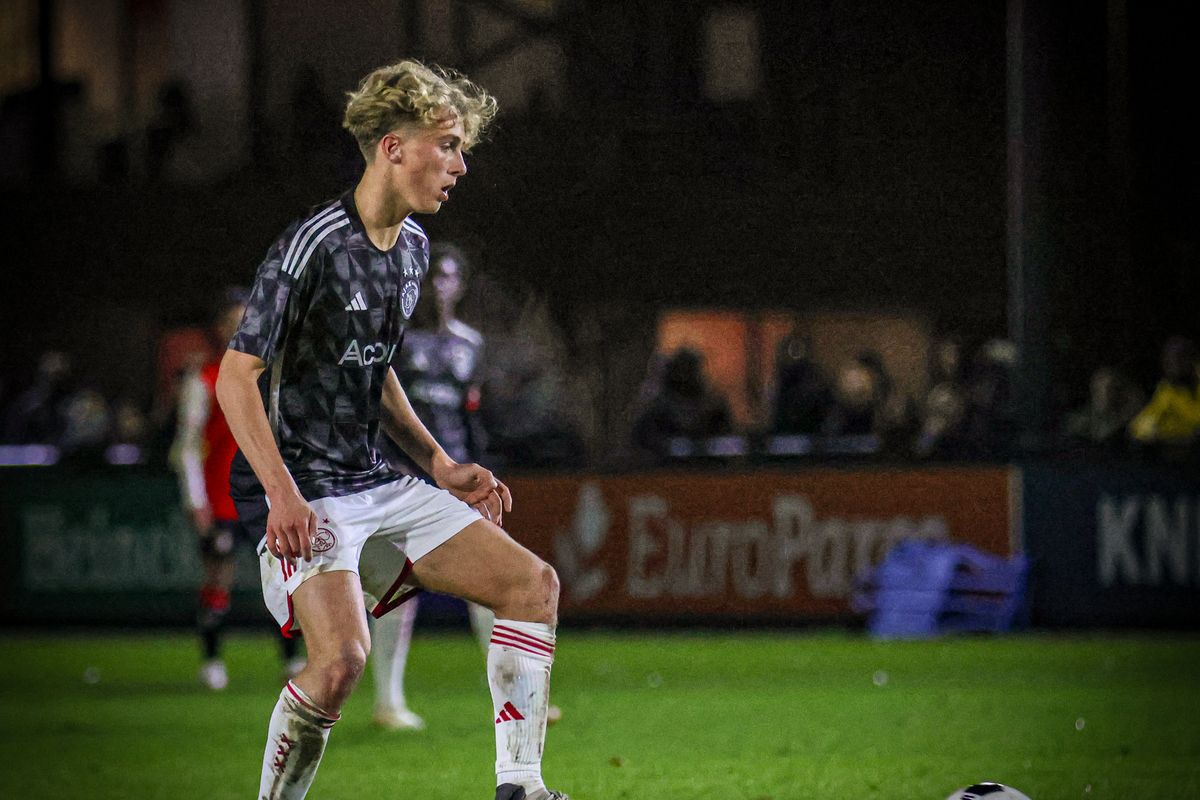Ajax O16 haalt keihard uit en wint met dubbele cijfers in bekertoernooi